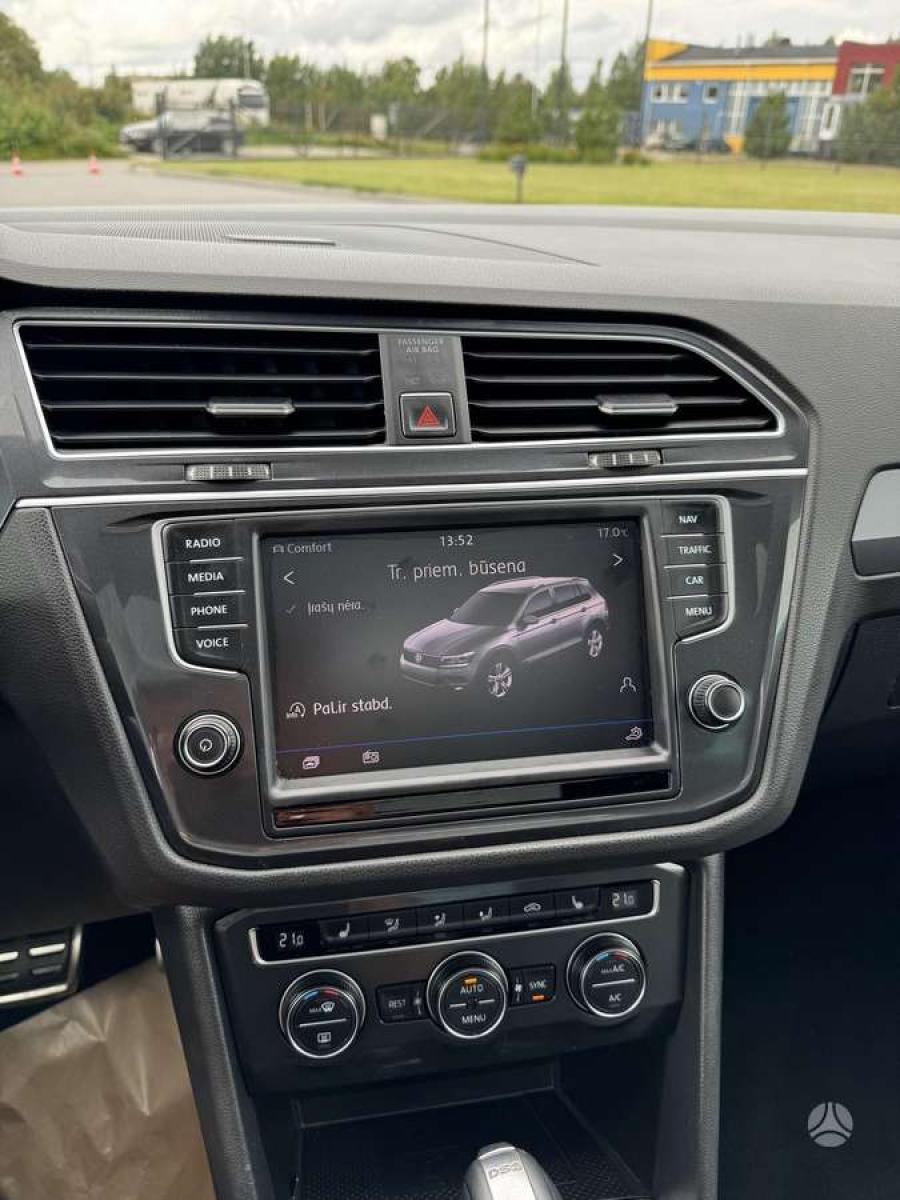 Black Volkswagen Tiguan 2017 in Telschi, with an engine capacity of 1.97 L and mileage of 200 thousand km for 18500 €, photo 30 on AUTOMOTO.COM.LV