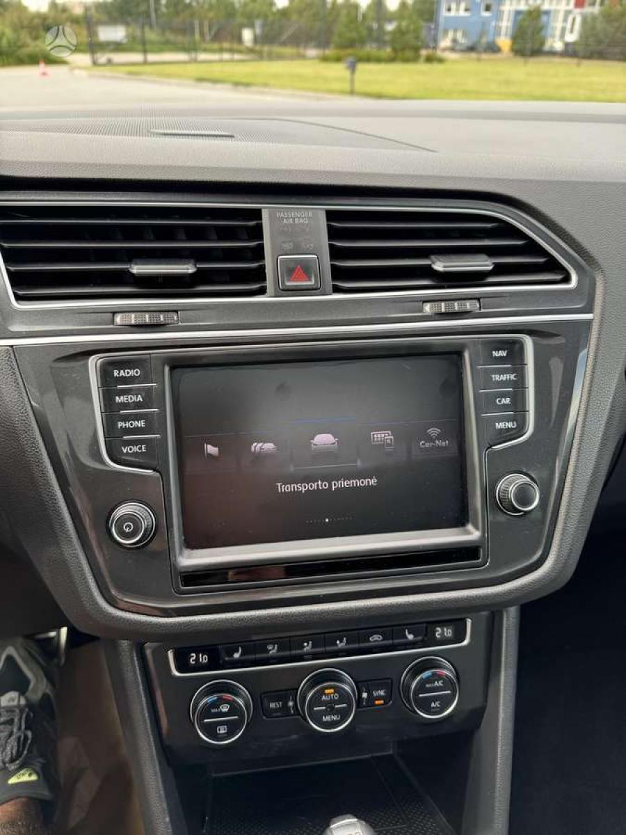 Black Volkswagen Tiguan 2017 in Telschi, with an engine capacity of 1.97 L and mileage of 200 thousand km for 18500 €, photo 31 on AUTOMOTO.COM.LV