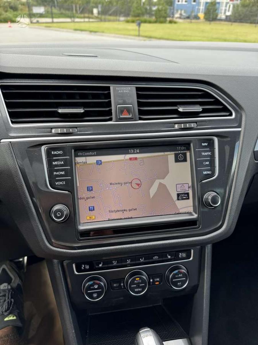 Black Volkswagen Tiguan 2017 in Telschi, with an engine capacity of 1.97 L and mileage of 200 thousand km for 18500 €, photo 33 on AUTOMOTO.COM.LV