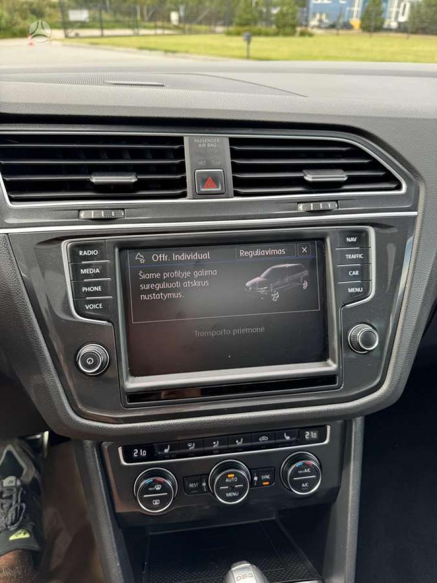 Black Volkswagen Tiguan 2017 in Telschi, with an engine capacity of 1.97 L and mileage of 200 thousand km for 18500 €, photo 34 on AUTOMOTO.COM.LV