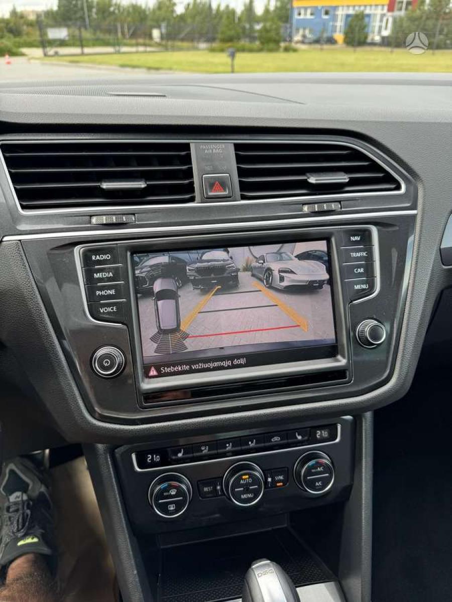 Black Volkswagen Tiguan 2017 in Telschi, with an engine capacity of 1.97 L and mileage of 200 thousand km for 18500 €, photo 37 on AUTOMOTO.COM.LV