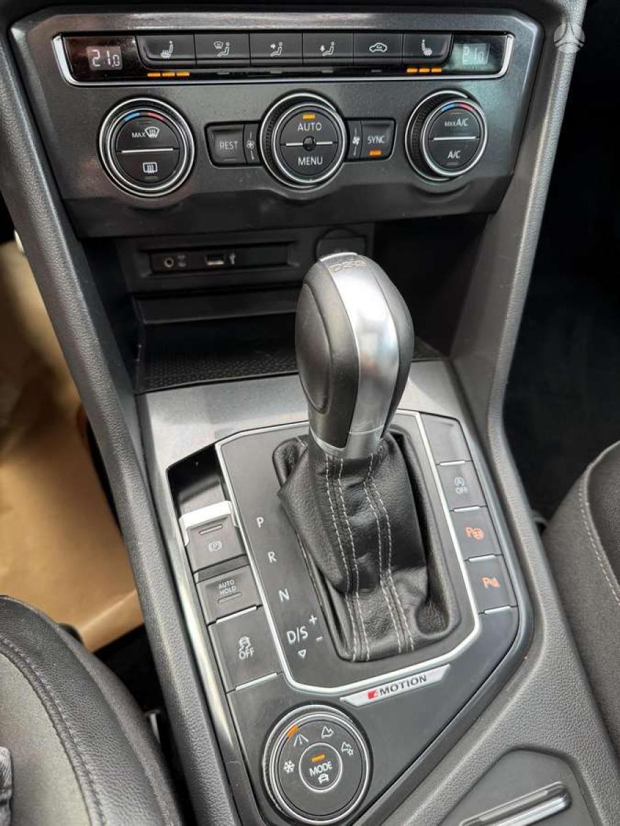 Black Volkswagen Tiguan 2017 in Telschi, with an engine capacity of 1.97 L and mileage of 200 thousand km for 18500 €, photo 38 on AUTOMOTO.COM.LV