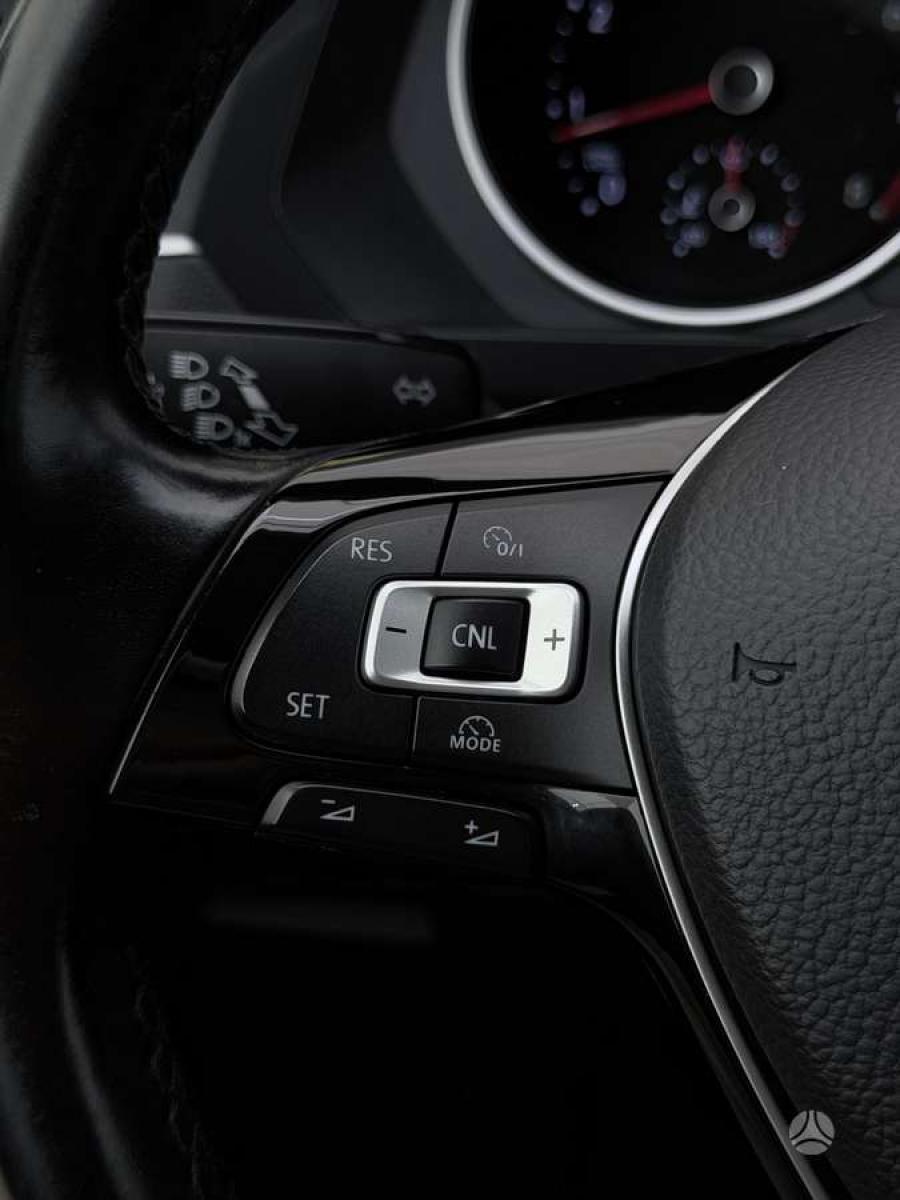 Melns Volkswagen Tiguan 2017 Viļņa, ar dzinēja tilpumu 1.40 L un nobraukumu 216 tūkst. km par 11499 €, foto 28 vietnē AUTOMOTO.COM.LV