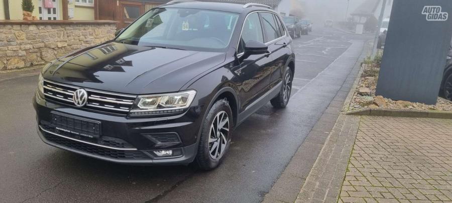 Melns Volkswagen Tiguan 2018 Kauņa, ar dzinēja tilpumu 2.00 L un nobraukumu 85 tūkst. km par 25480 €, foto 1 vietnē AUTOMOTO.COM.LV