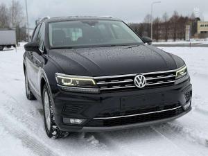 Black Volkswagen Tiguan 2018 in Panevezys, with an engine capacity of 1.97 L and mileage of 194 thousand km for 16800 €, photo 3 on AUTOMOTO.COM.LV