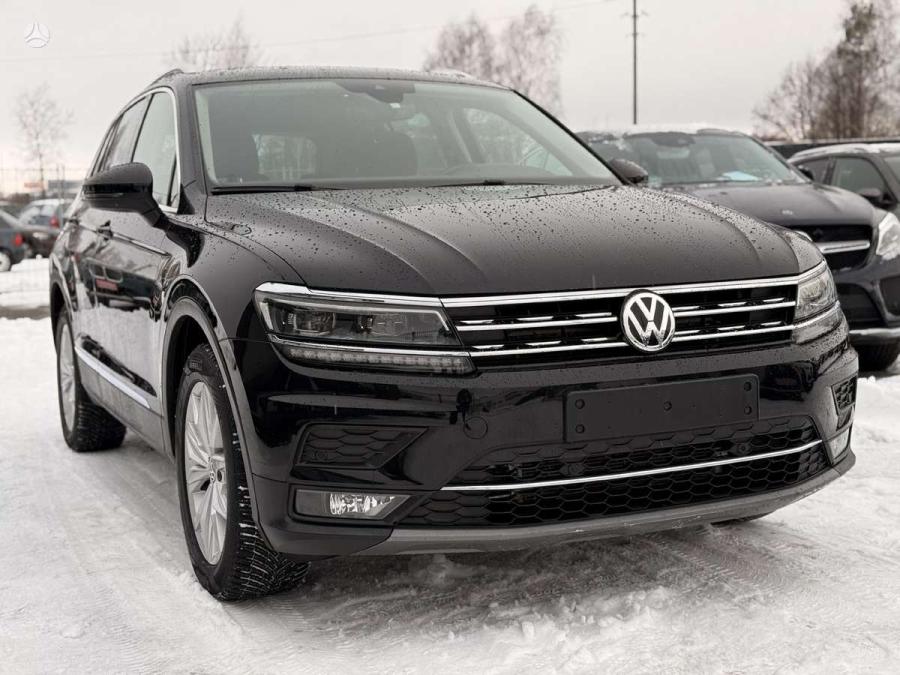 Black Volkswagen Tiguan 2018 in Panevezys, with an engine capacity of 1.97 L and mileage of 194 thousand km for 16800 €, photo 4 on AUTOMOTO.COM.LV