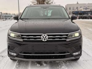 Black Volkswagen Tiguan 2018 in Panevezys, with an engine capacity of 1.97 L and mileage of 194 thousand km for 16800 €, photo 6 on AUTOMOTO.COM.LV