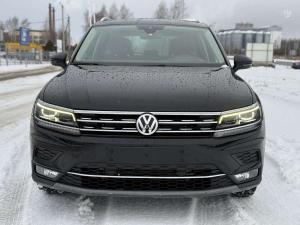 Black Volkswagen Tiguan 2018 in Panevezys, with an engine capacity of 1.97 L and mileage of 194 thousand km for 16800 €, photo 7 on AUTOMOTO.COM.LV