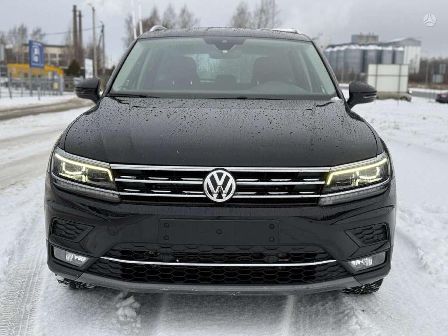 Black Volkswagen Tiguan 2018 in Panevezys, with an engine capacity of 1.97 L and mileage of 194 thousand km for 16800 €, photo 7 on AUTOMOTO.COM.LV