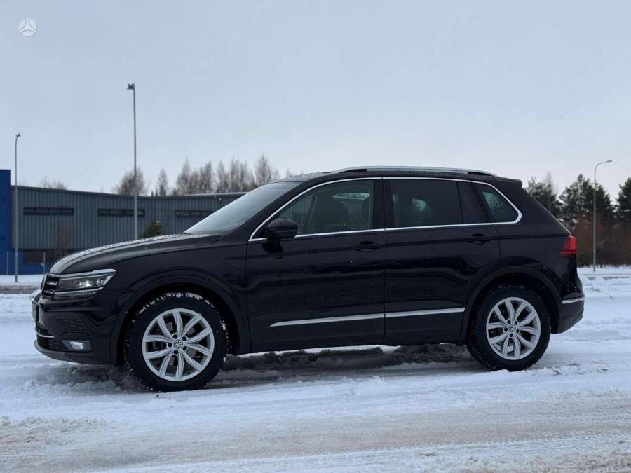 Black Volkswagen Tiguan 2018 in Panevezys, with an engine capacity of 1.97 L and mileage of 194 thousand km for 16800 €, photo 12 on AUTOMOTO.COM.LV