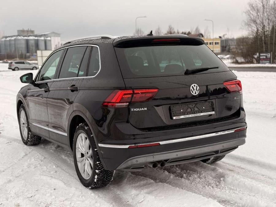 Black Volkswagen Tiguan 2018 in Panevezys, with an engine capacity of 1.97 L and mileage of 194 thousand km for 16800 €, photo 17 on AUTOMOTO.COM.LV