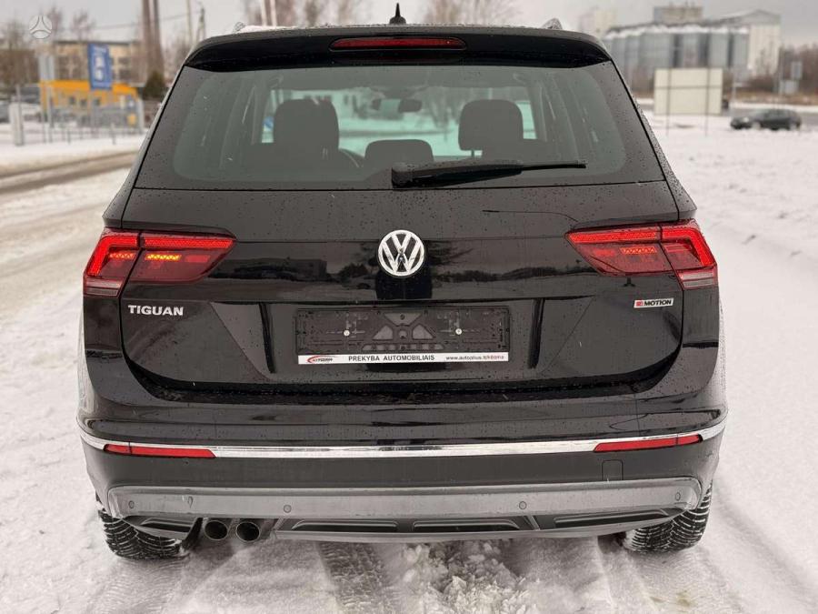 Black Volkswagen Tiguan 2018 in Panevezys, with an engine capacity of 1.97 L and mileage of 194 thousand km for 16800 €, photo 18 on AUTOMOTO.COM.LV