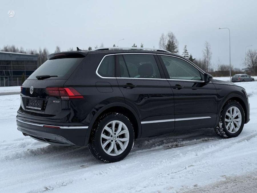 Black Volkswagen Tiguan 2018 in Panevezys, with an engine capacity of 1.97 L and mileage of 194 thousand km for 16800 €, photo 20 on AUTOMOTO.COM.LV