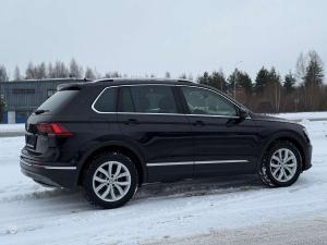 Black Volkswagen Tiguan 2018 in Panevezys, with an engine capacity of 1.97 L and mileage of 194 thousand km for 16800 €, photo 23 on AUTOMOTO.COM.LV