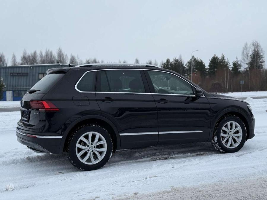 Black Volkswagen Tiguan 2018 in Panevezys, with an engine capacity of 1.97 L and mileage of 194 thousand km for 16800 €, photo 23 on AUTOMOTO.COM.LV
