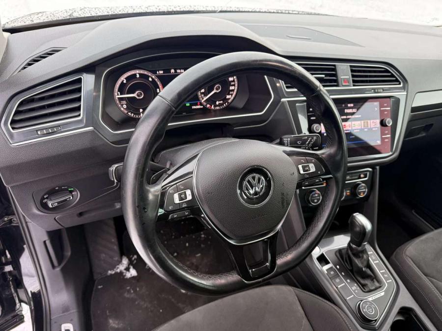 Black Volkswagen Tiguan 2018 in Panevezys, with an engine capacity of 1.97 L and mileage of 194 thousand km for 16800 €, photo 25 on AUTOMOTO.COM.LV