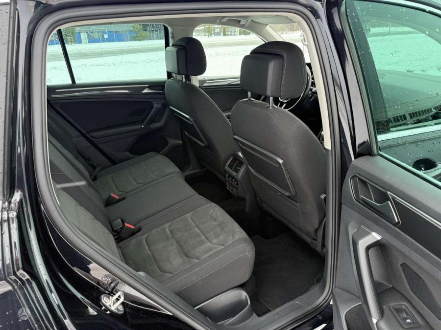 Black Volkswagen Tiguan 2018 in Panevezys, with an engine capacity of 1.97 L and mileage of 194 thousand km for 16800 €, photo 29 on AUTOMOTO.COM.LV