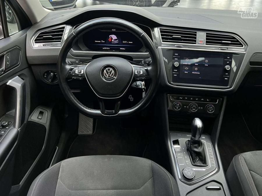 Melns Volkswagen Tiguan 2018 Kauņa, ar dzinēja tilpumu 2.00 L un nobraukumu 100 tūkst. km par 26489 €, foto 10 vietnē AUTOMOTO.COM.LV