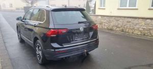 Black Volkswagen Tiguan 2018 in Kaunas, with an engine capacity of 2.00 L and mileage of 85 thousand km for 25480 €, photo 3 on AUTOMOTO.COM.LV