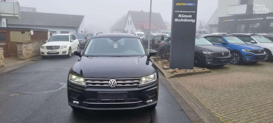 Black Volkswagen Tiguan 2018 in Kaunas, with an engine capacity of 2.00 L and mileage of 85 thousand km for 25480 €, photo 8 on AUTOMOTO.COM.LV