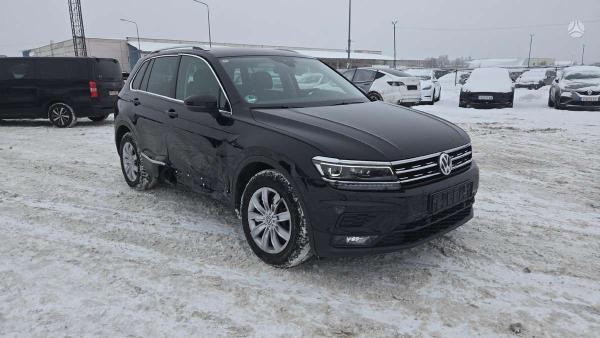 Black Volkswagen Tiguan 2018 in Siauliai, with an engine capacity of 1.98 L and mileage of 80 thousand km for 14900 €, photo 2 on AUTOMOTO.COM.LV