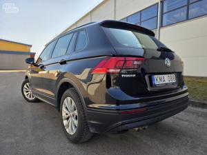 Black Volkswagen Tiguan 2018 in Kaunas, with an engine capacity of 2.00 L and mileage of 162 thousand km for 15900 €, photo 4 on AUTOMOTO.COM.LV