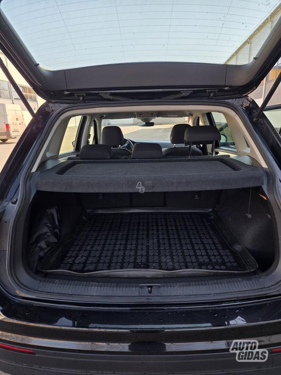 Black Volkswagen Tiguan 2018 in Kaunas, with an engine capacity of 2.00 L and mileage of 162 thousand km for 15900 €, photo 11 on AUTOMOTO.COM.LV