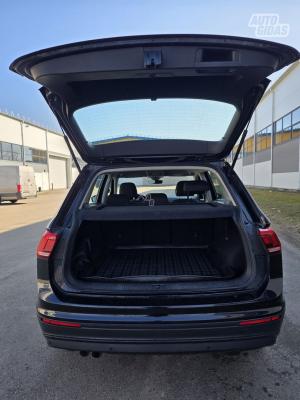 Black Volkswagen Tiguan 2018 in Kaunas, with an engine capacity of 2.00 L and mileage of 162 thousand km for 15900 €, photo 12 on AUTOMOTO.COM.LV