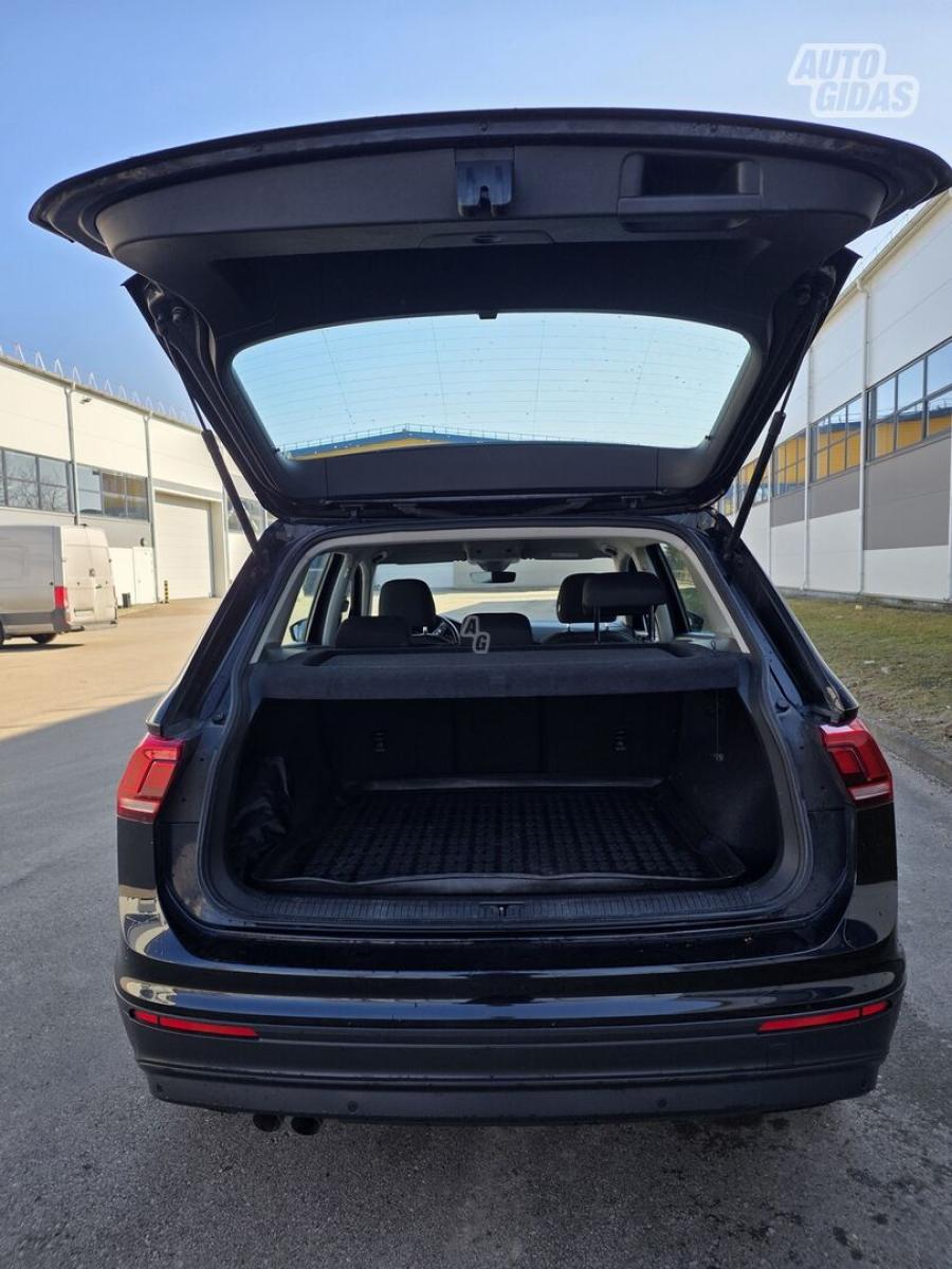 Black Volkswagen Tiguan 2018 in Kaunas, with an engine capacity of 2.00 L and mileage of 162 thousand km for 15900 €, photo 12 on AUTOMOTO.COM.LV