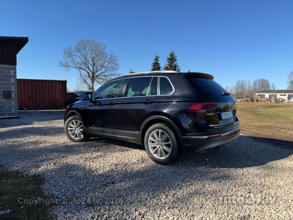 Black Volkswagen Tiguan 2018 in Tallinn, with an engine capacity of 2.00 L and mileage of 209 thousand km for 18500 €, photo 4 on AUTOMOTO.COM.LV