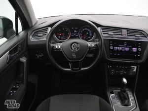 Melns Volkswagen Tiguan 2018 Viļņa, ar dzinēja tilpumu 2.00 L un nobraukumu 162 tūkst. km par 17799 €, foto 18 vietnē AUTOMOTO.COM.LV