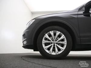Melns Volkswagen Tiguan 2018 Viļņa, ar dzinēja tilpumu 2.00 L un nobraukumu 162 tūkst. km par 17799 €, foto 28 vietnē AUTOMOTO.COM.LV