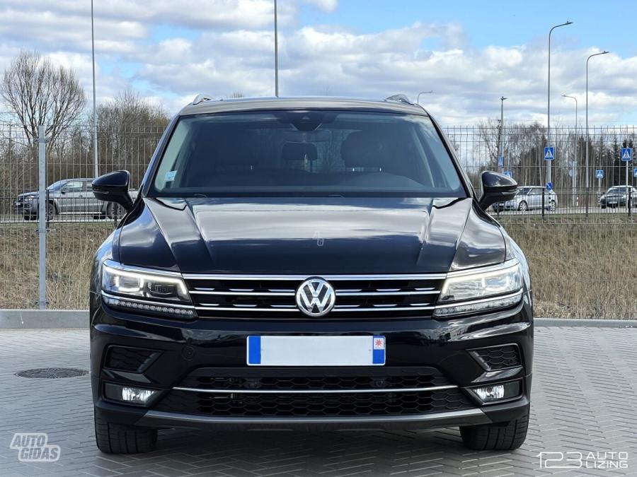 Black Volkswagen Tiguan 2018 in Taurage, with an engine capacity of 2.00 L and mileage of 138 thousand km for 18499 €, photo 4 on AUTOMOTO.COM.LV