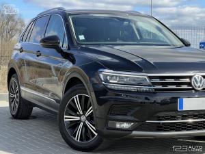 Black Volkswagen Tiguan 2018 in Taurage, with an engine capacity of 2.00 L and mileage of 138 thousand km for 18499 €, photo 6 on AUTOMOTO.COM.LV