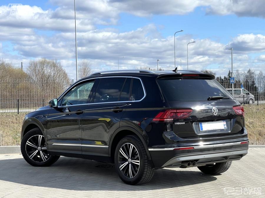 Black Volkswagen Tiguan 2018 in Taurage, with an engine capacity of 2.00 L and mileage of 138 thousand km for 18499 €, photo 7 on AUTOMOTO.COM.LV