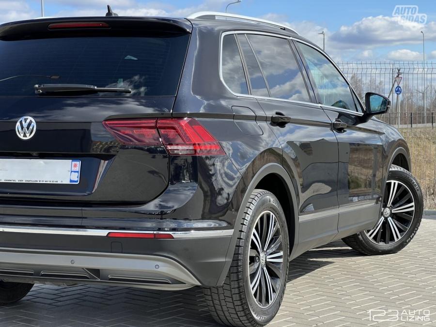 Black Volkswagen Tiguan 2018 in Taurage, with an engine capacity of 2.00 L and mileage of 138 thousand km for 18499 €, photo 10 on AUTOMOTO.COM.LV