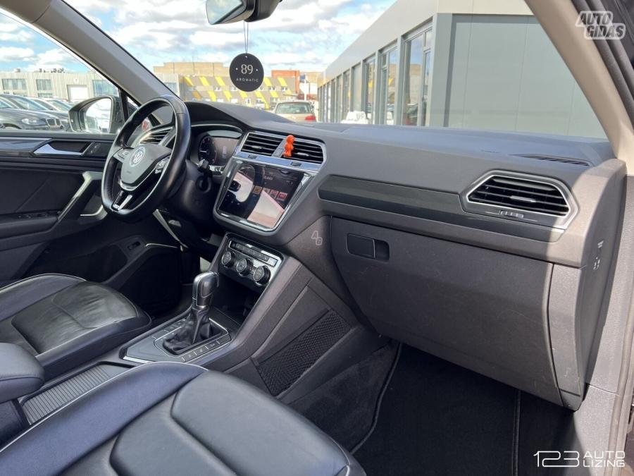Black Volkswagen Tiguan 2018 in Taurage, with an engine capacity of 2.00 L and mileage of 138 thousand km for 18499 €, photo 14 on AUTOMOTO.COM.LV