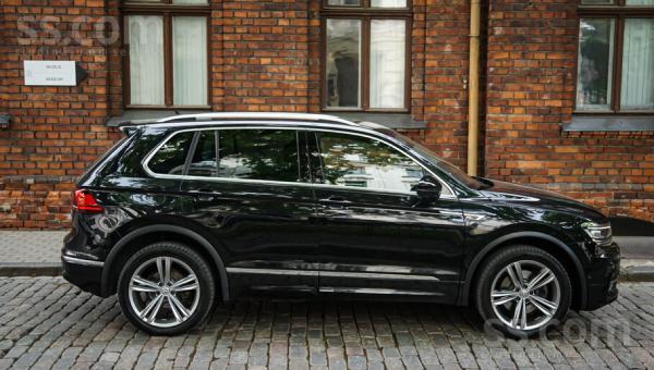 Black Volkswagen Tiguan 2018 in Riga, with an engine capacity of 2.00 L and mileage of 194 thousand km for 16950 €, photo 5 on AUTOMOTO.COM.LV