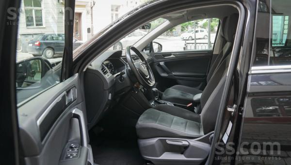 Black Volkswagen Tiguan 2018 in Riga, with an engine capacity of 2.00 L and mileage of 194 thousand km for 16950 €, photo 7 on AUTOMOTO.COM.LV