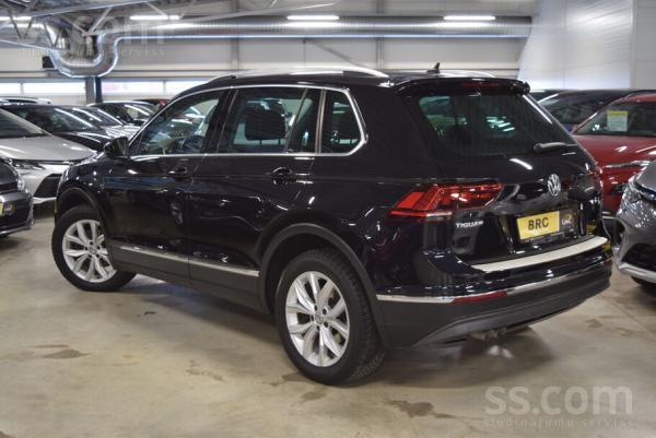 Black Volkswagen Tiguan 2018 in Riga, with an engine capacity of 2.00 L and mileage of 160 thousand km for 17500 €, photo 2 on AUTOMOTO.COM.LV