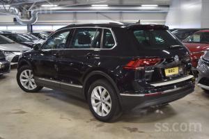 Black Volkswagen Tiguan 2018 in Riga, with an engine capacity of 2.00 L and mileage of 160 thousand km for 17500 €, photo 3 on AUTOMOTO.COM.LV