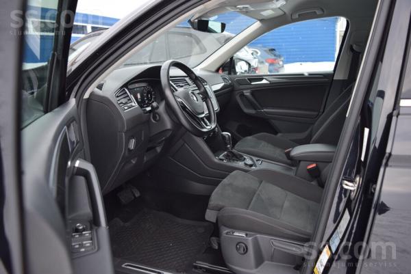 Black Volkswagen Tiguan 2018 in Riga, with an engine capacity of 2.00 L and mileage of 160 thousand km for 17500 €, photo 3 on AUTOMOTO.COM.LV