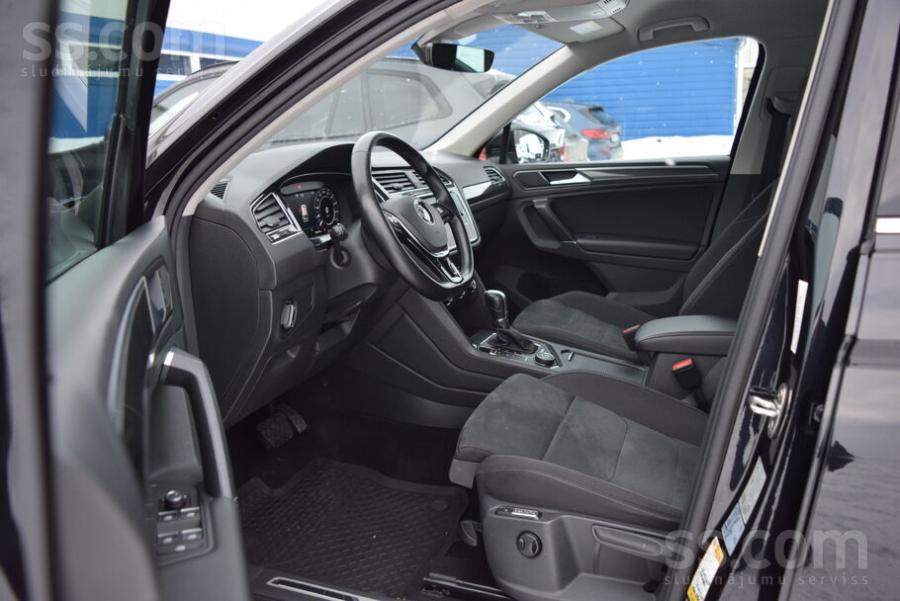 Black Volkswagen Tiguan 2018 in Riga, with an engine capacity of 2.00 L and mileage of 160 thousand km for 17500 €, photo 4 on AUTOMOTO.COM.LV