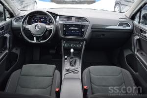 Black Volkswagen Tiguan 2018 in Riga, with an engine capacity of 2.00 L and mileage of 160 thousand km for 17500 €, photo 5 on AUTOMOTO.COM.LV