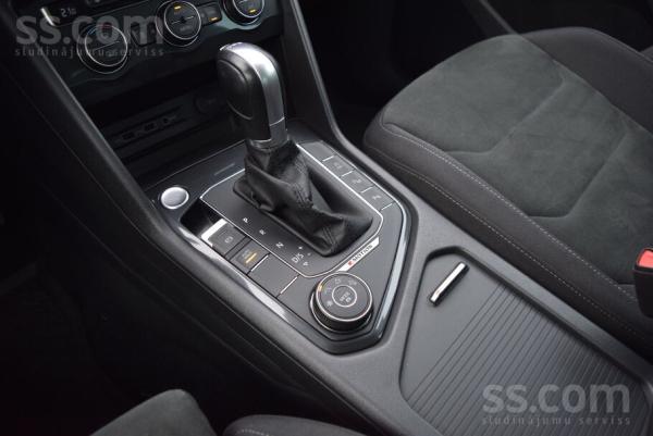 Black Volkswagen Tiguan 2018 in Riga, with an engine capacity of 2.00 L and mileage of 160 thousand km for 17500 €, photo 5 on AUTOMOTO.COM.LV