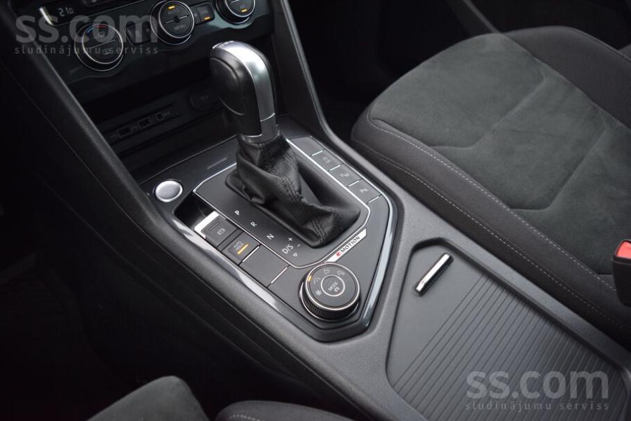 Black Volkswagen Tiguan 2018 in Riga, with an engine capacity of 2.00 L and mileage of 160 thousand km for 17500 €, photo 6 on AUTOMOTO.COM.LV
