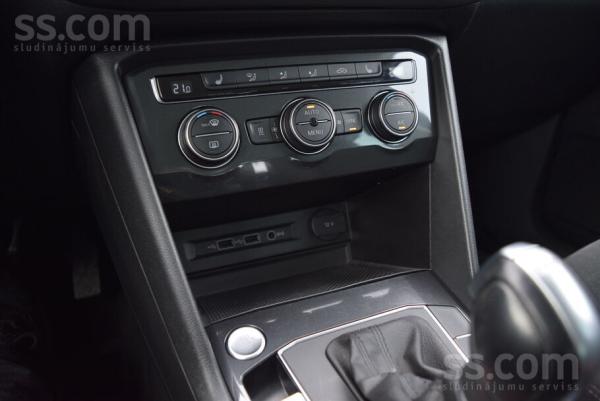 Black Volkswagen Tiguan 2018 in Riga, with an engine capacity of 2.00 L and mileage of 160 thousand km for 17500 €, photo 7 on AUTOMOTO.COM.LV