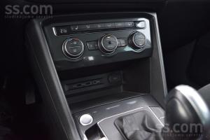 Black Volkswagen Tiguan 2018 in Riga, with an engine capacity of 2.00 L and mileage of 160 thousand km for 17500 €, photo 8 on AUTOMOTO.COM.LV