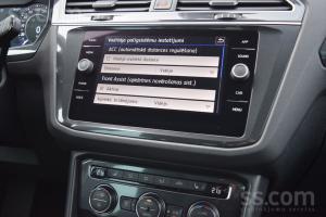 Black Volkswagen Tiguan 2018 in Riga, with an engine capacity of 2.00 L and mileage of 160 thousand km for 17500 €, photo 10 on AUTOMOTO.COM.LV