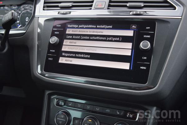 Black Volkswagen Tiguan 2018 in Riga, with an engine capacity of 2.00 L and mileage of 160 thousand km for 17500 €, photo 10 on AUTOMOTO.COM.LV